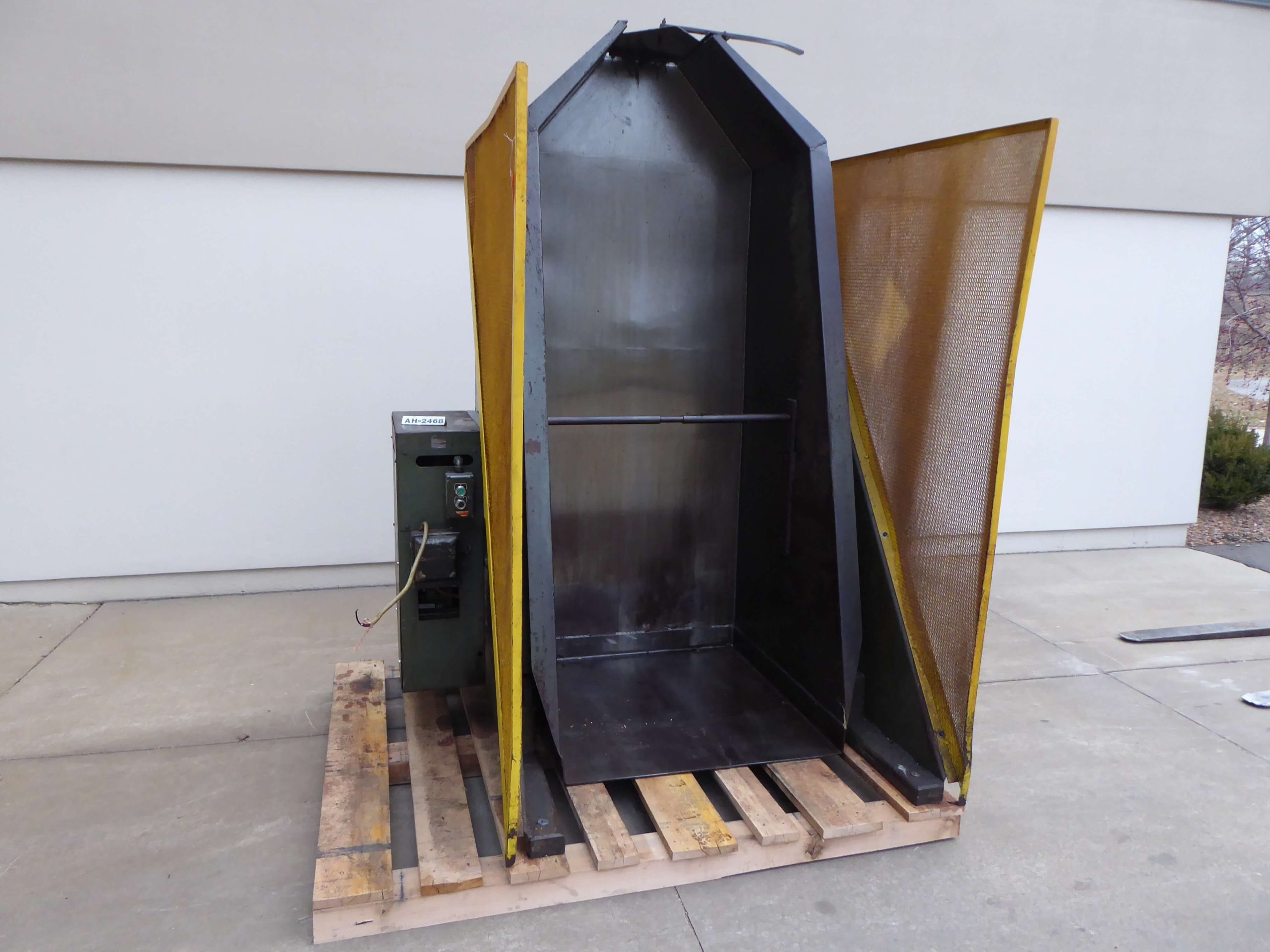 Tubar 2000 lb. Capacity Automatic Dumper AH2468