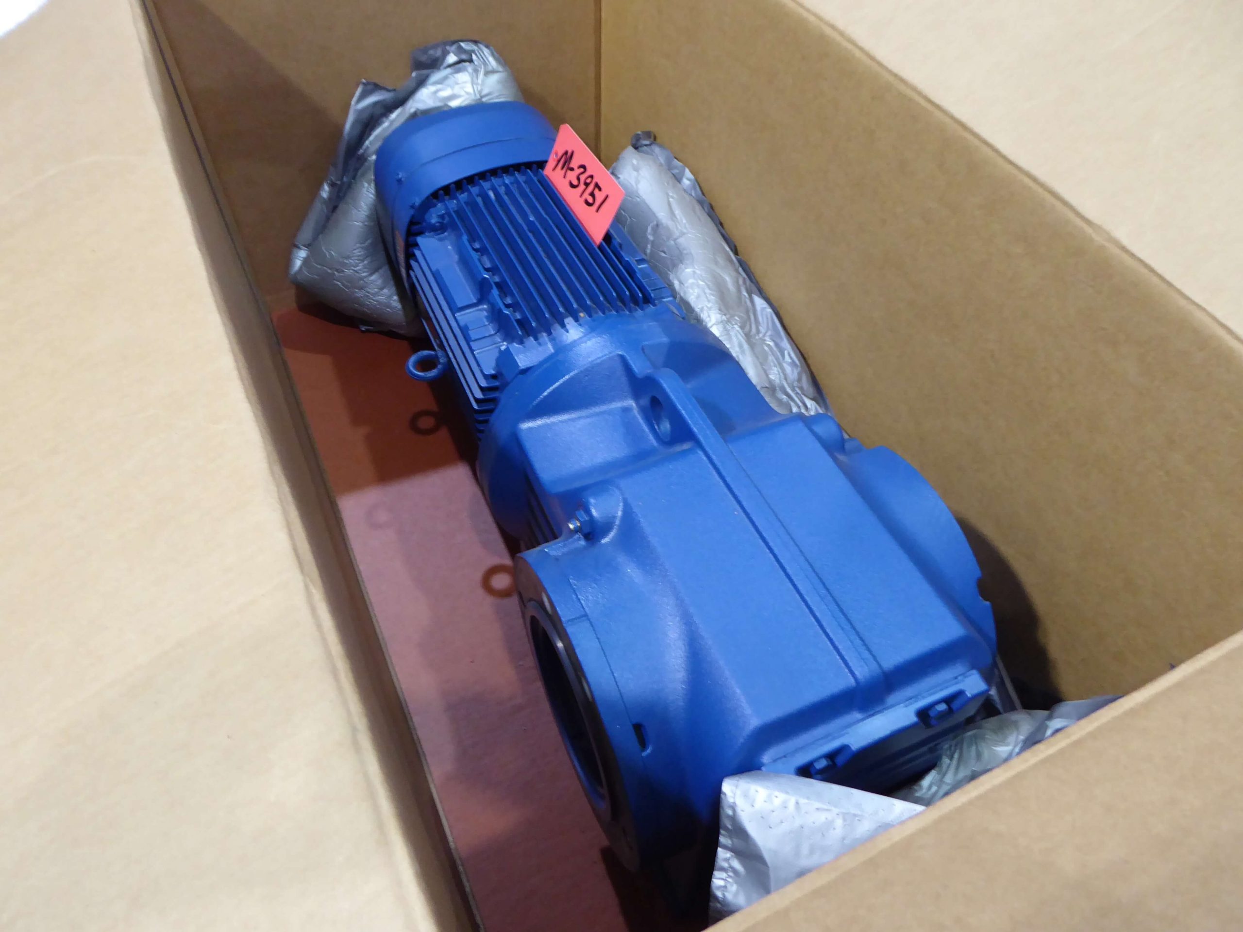 Sew-Eurodrive 460 Volt Gear Drive for Chain on Edge Conveyor M3951 ...