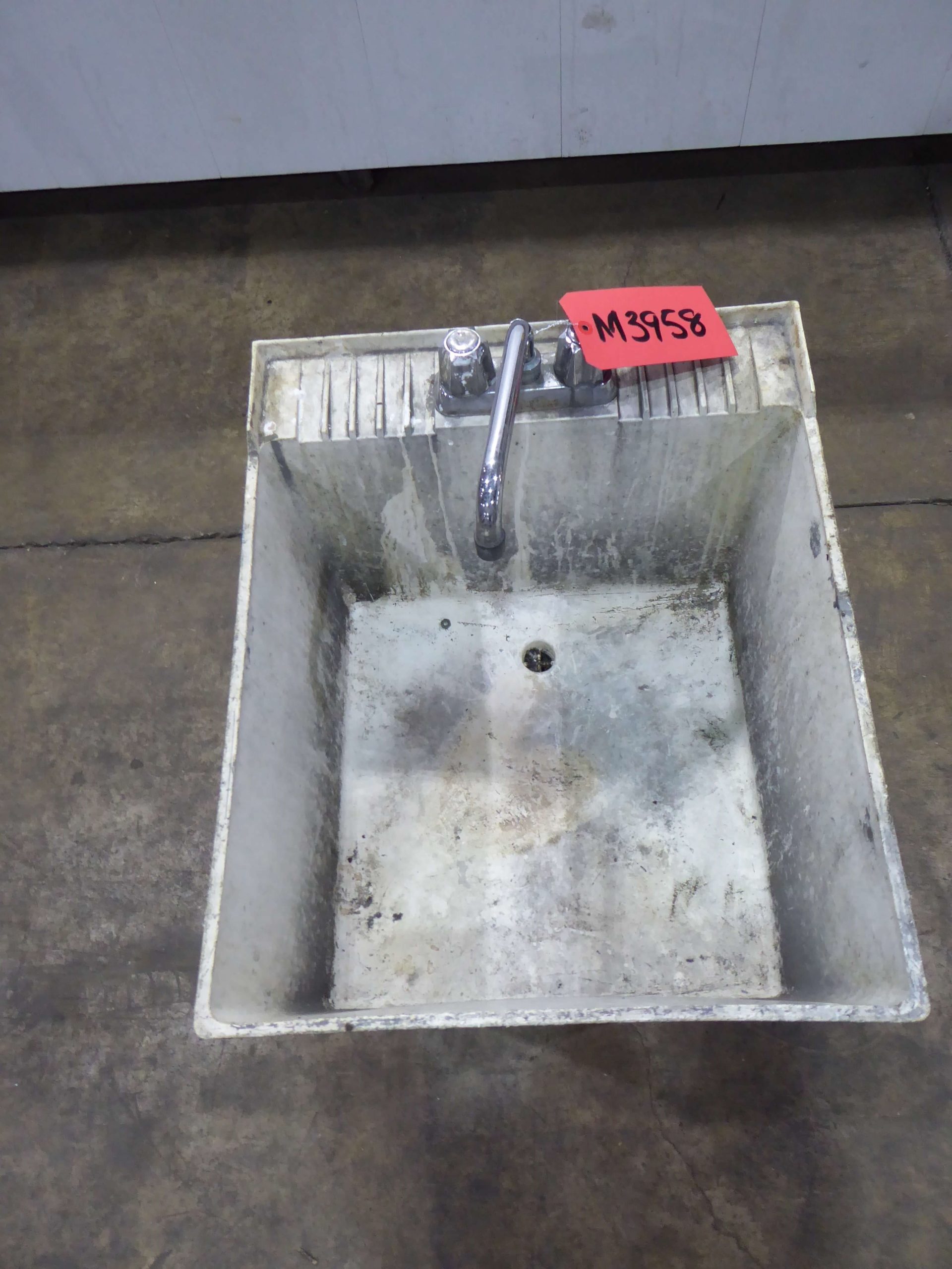 E.L. Mustee 16 Gallon Capacity Sink M3958 - Lanco Corporation | Used ...