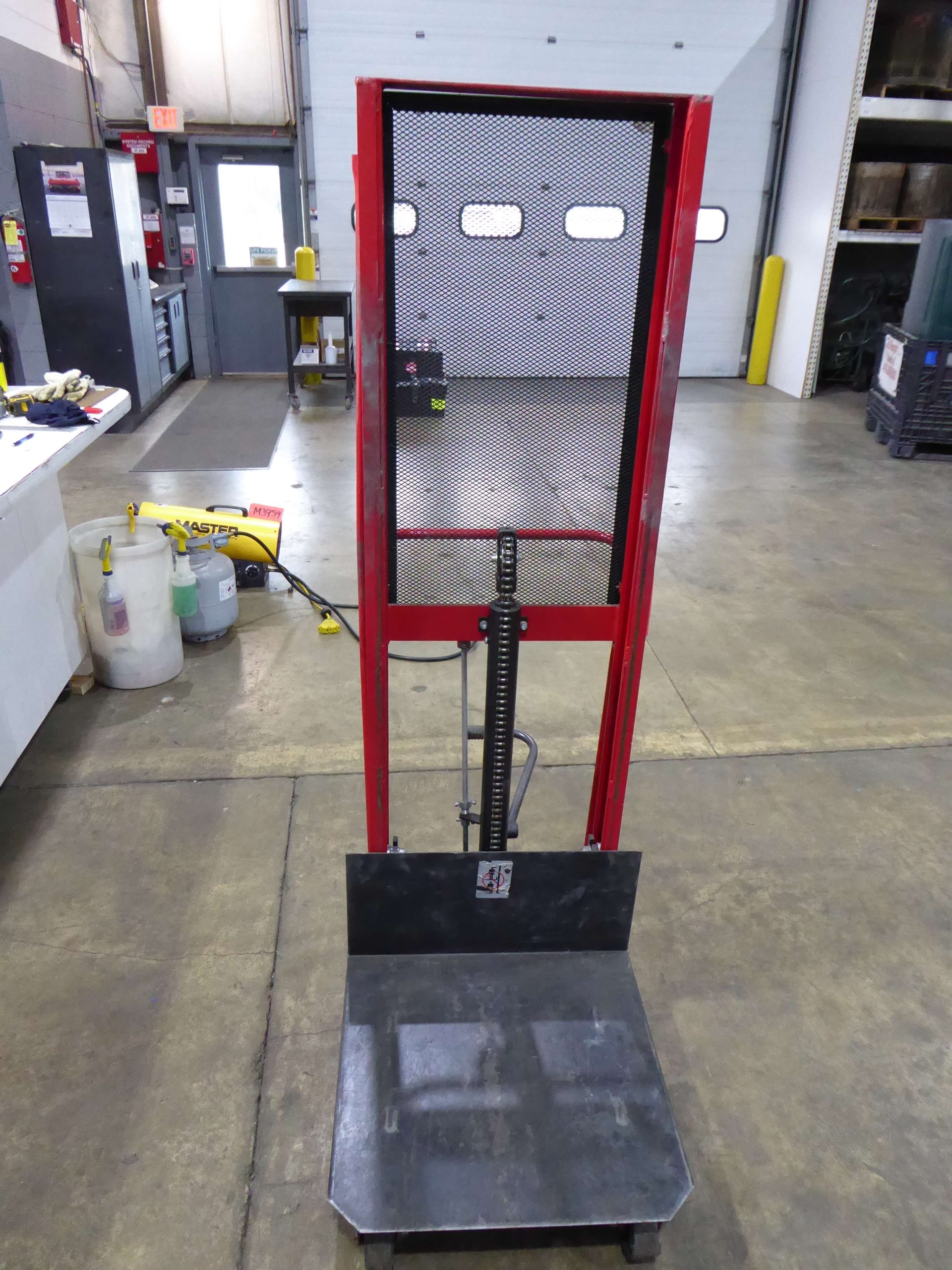 Dayton 1,000 lb. Capacity Model 2MPT2 Hydraulic Platform Lifter MH2361 ...
