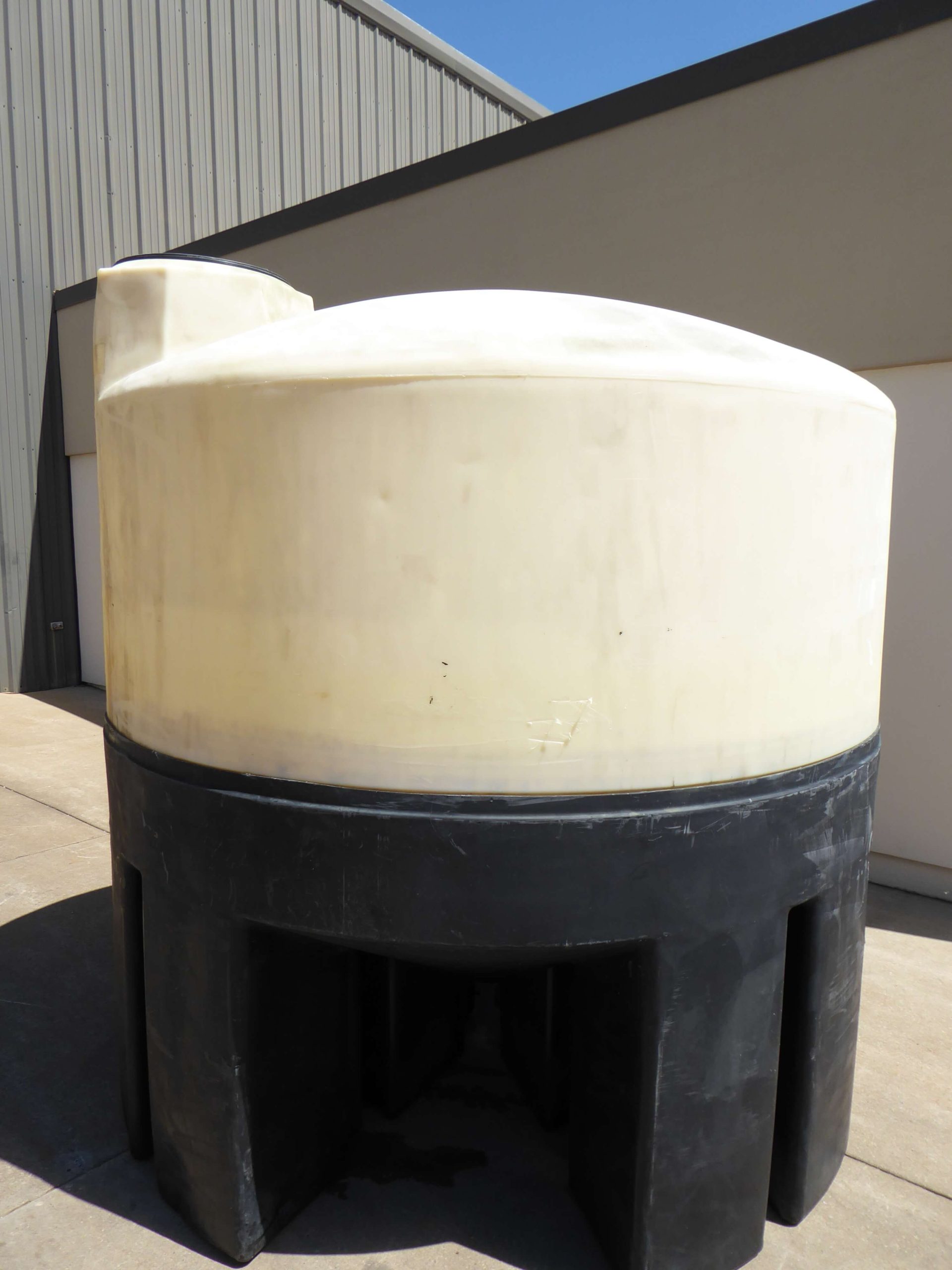 1550 Gallon Poly Round Tank CT2856 - Lanco Corporation | Used ...