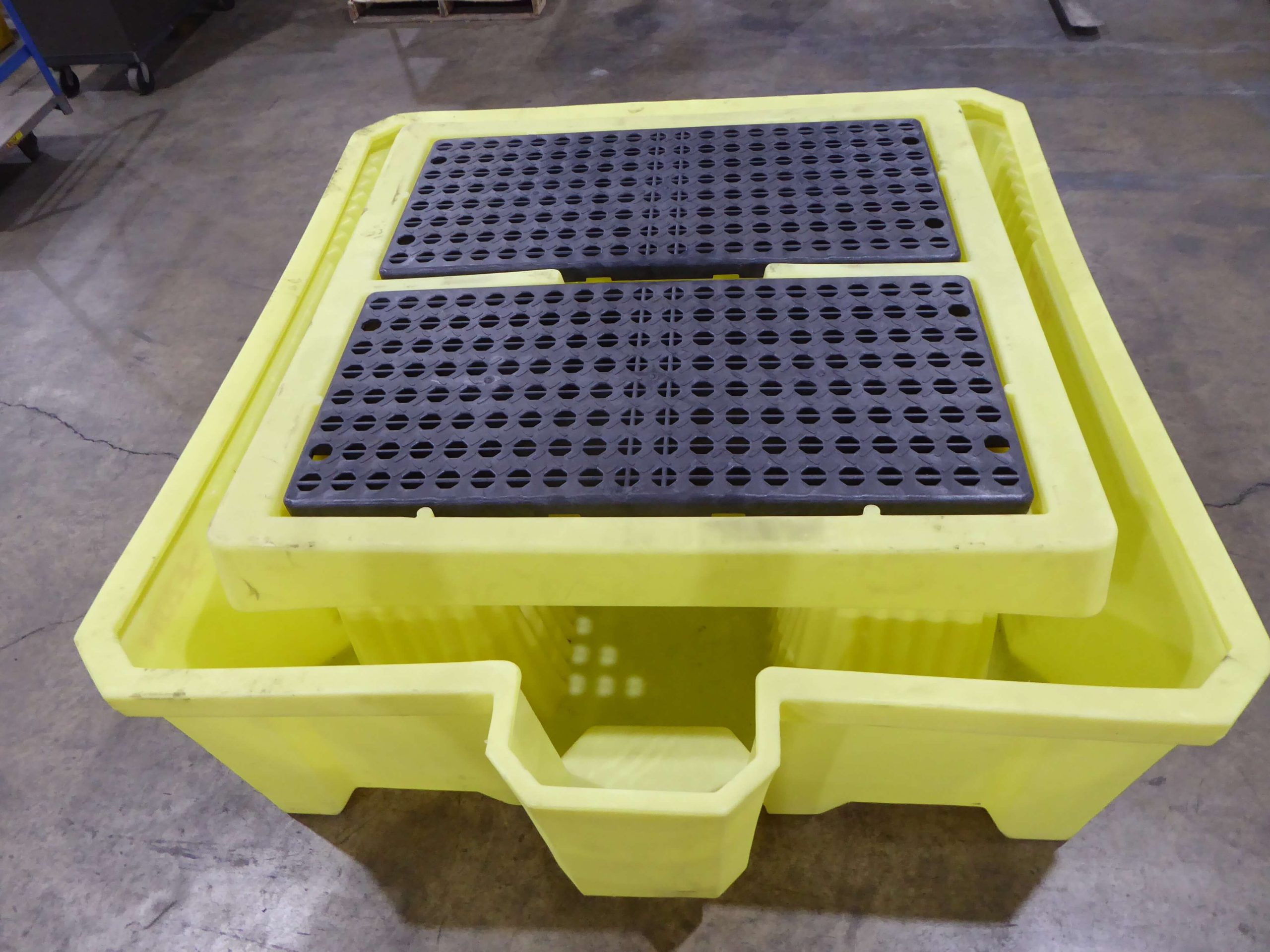 Enpac Poly Spill Tray SE2074 - Lanco Corporation | Used Industrial ...