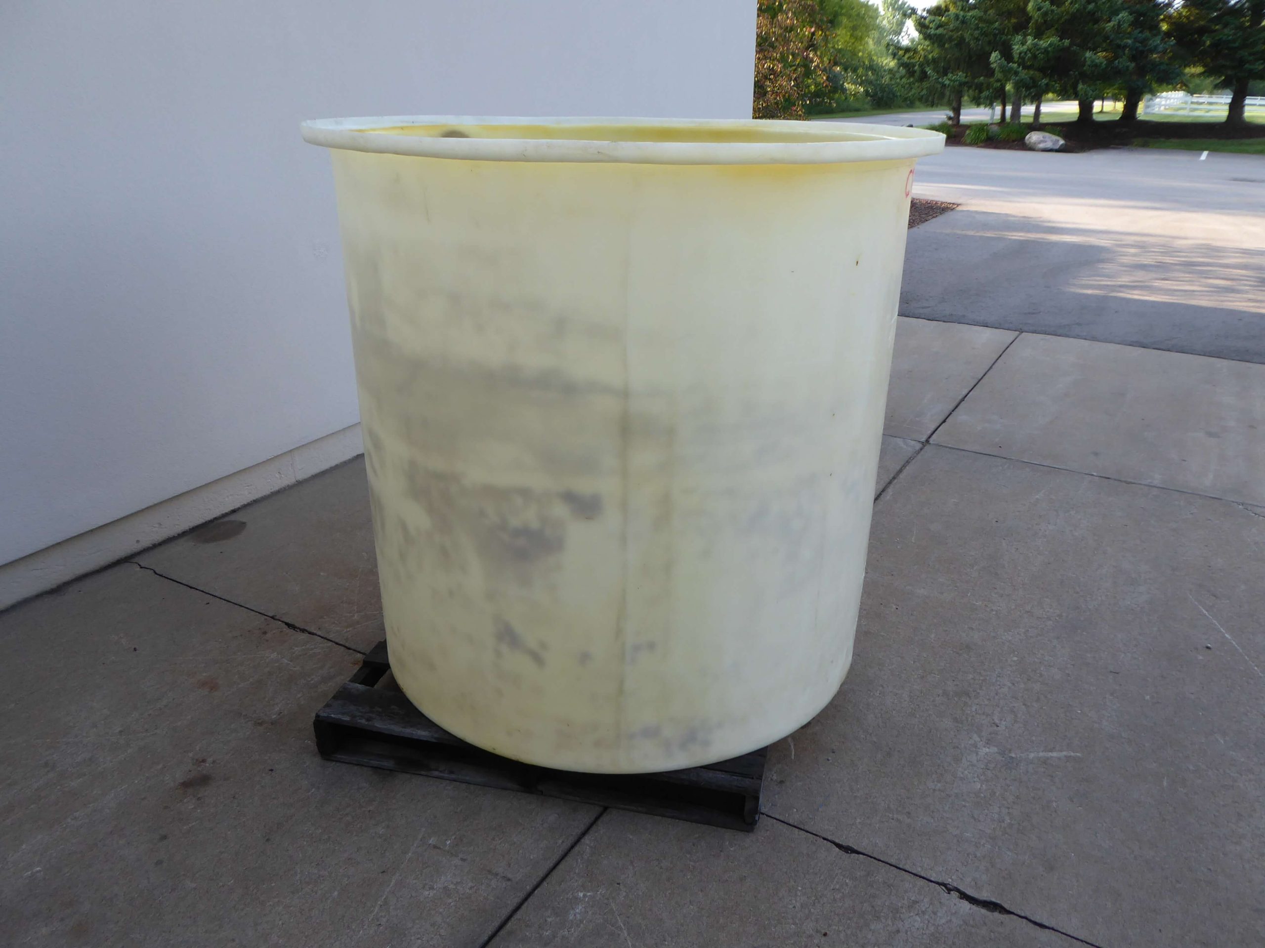 350 Gallon Poly Round Tank CT2864 - Lanco Corporation | Used Industrial ...
