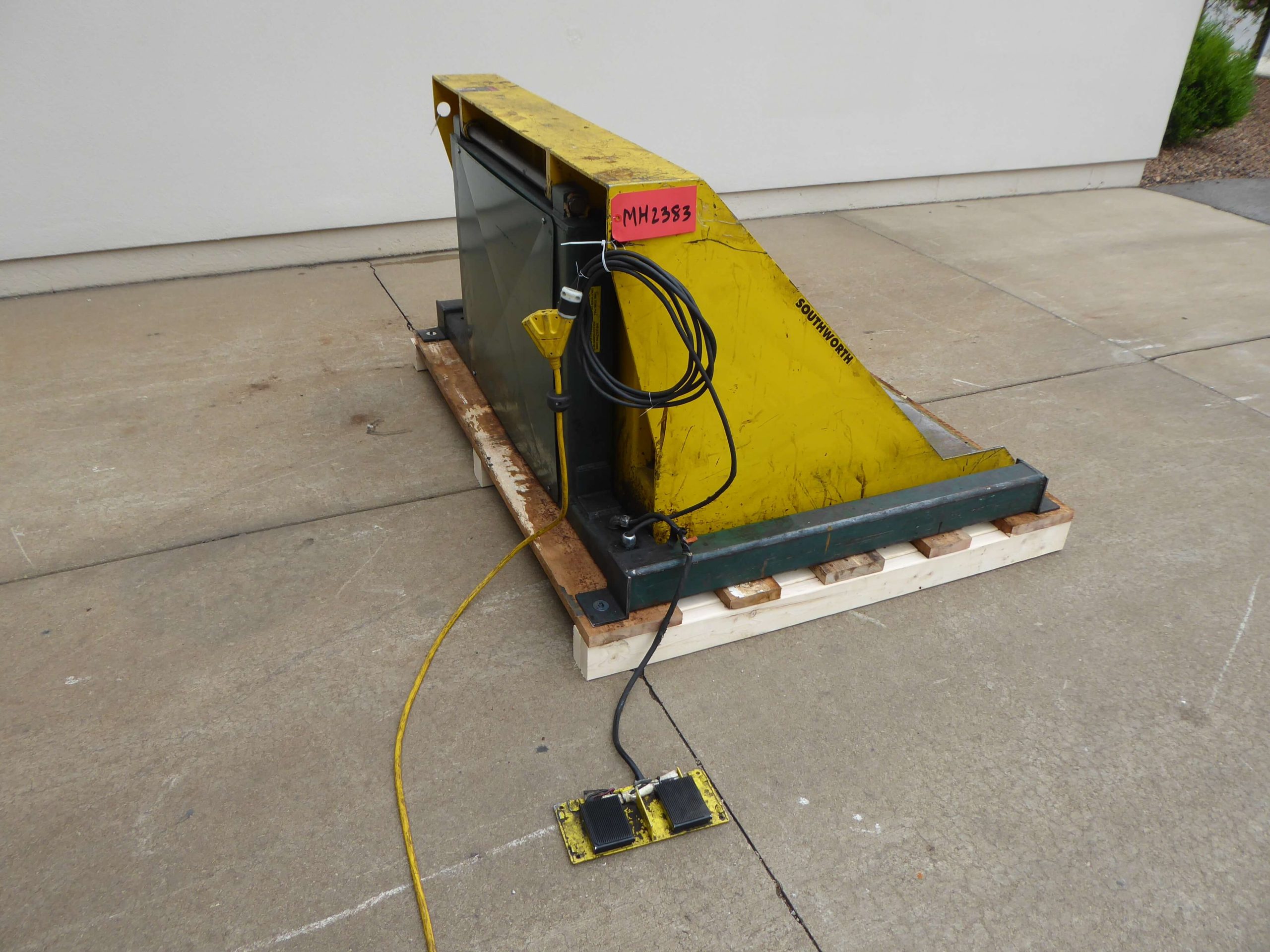 Southworth 2000 lb. Capacity Pan-Style Container Tilter MH2383 - Lanco ...