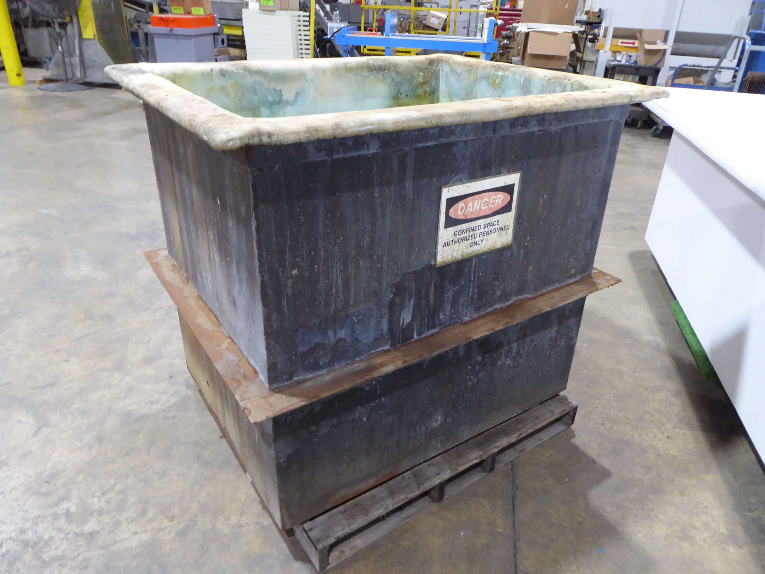300 Gallon Steel Retangular Tank RT2299C - Lanco Corporation | Used ...