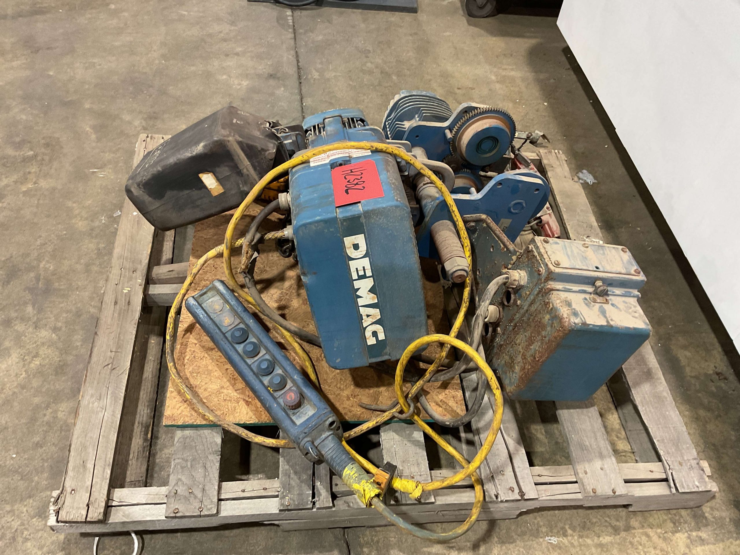 Demag 2 Ton Chain Hoist H2382 - Lanco Corporation | Used Industrial ...