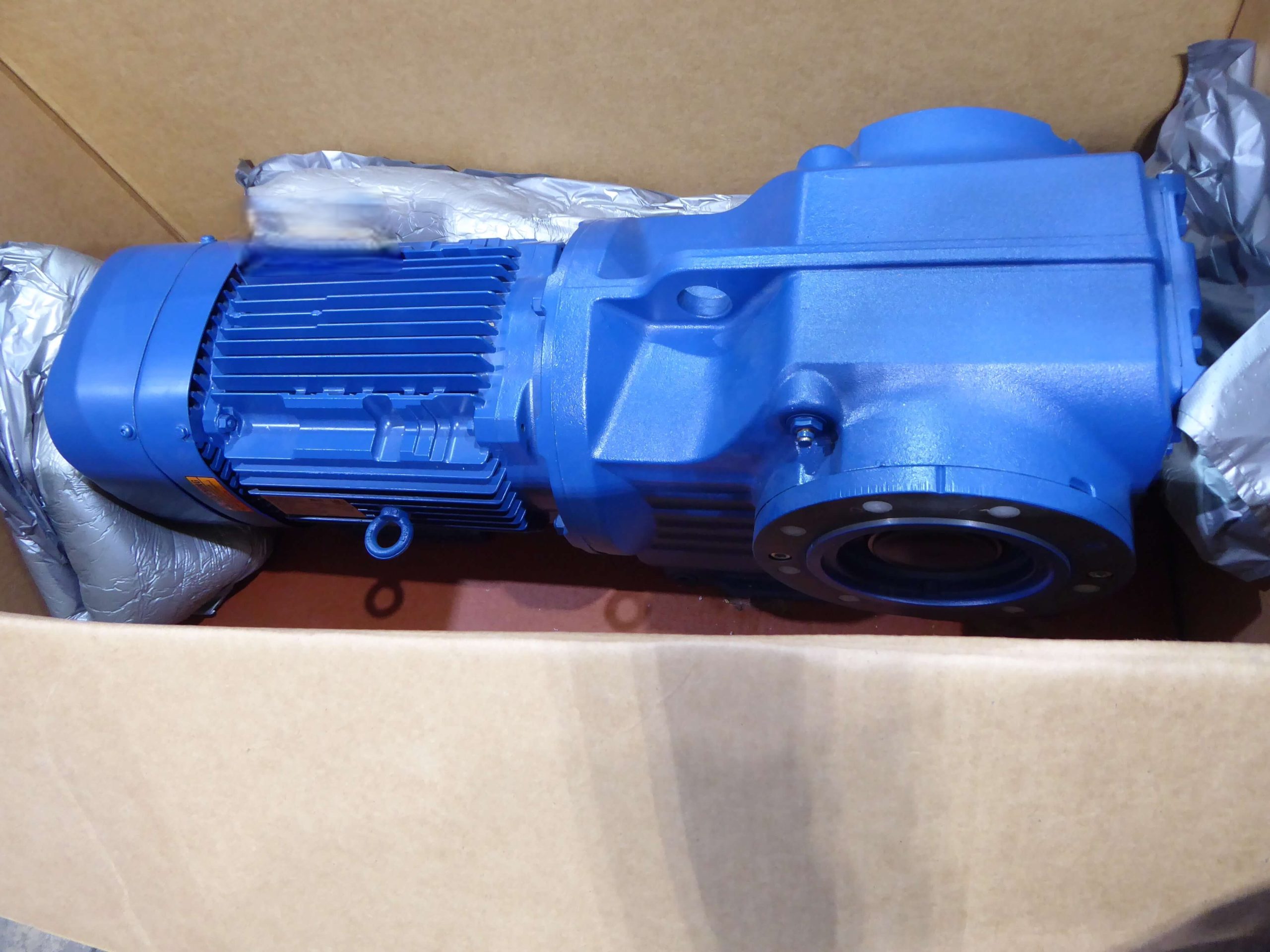 Sew-Eurodrive 460 Volt Gear Drive for Chain on Edge Conveyor M4017 ...