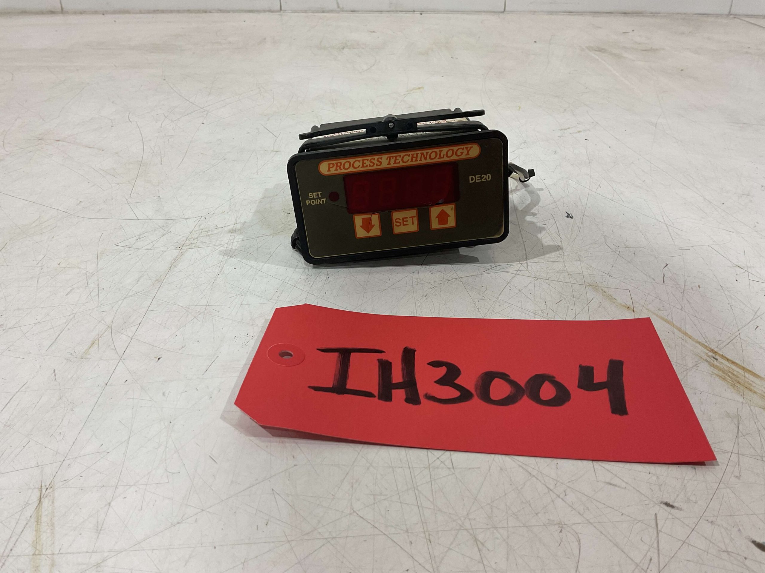 Process Technology DE20 Temperature Controller IH3004 - Lanco ...