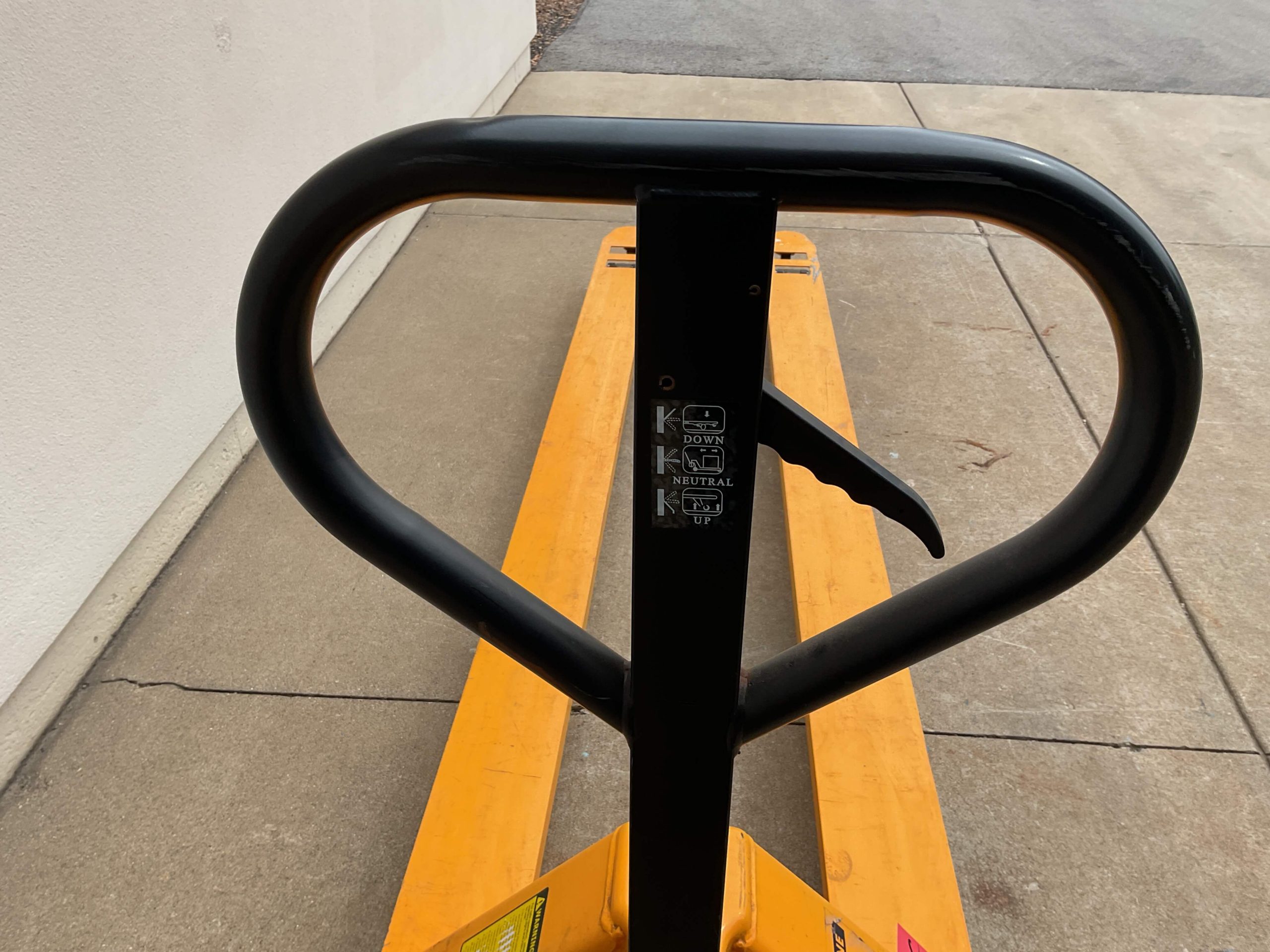 Uline 5500 lb. Capacity Extra Long Fork Pallet Jack MH2399C