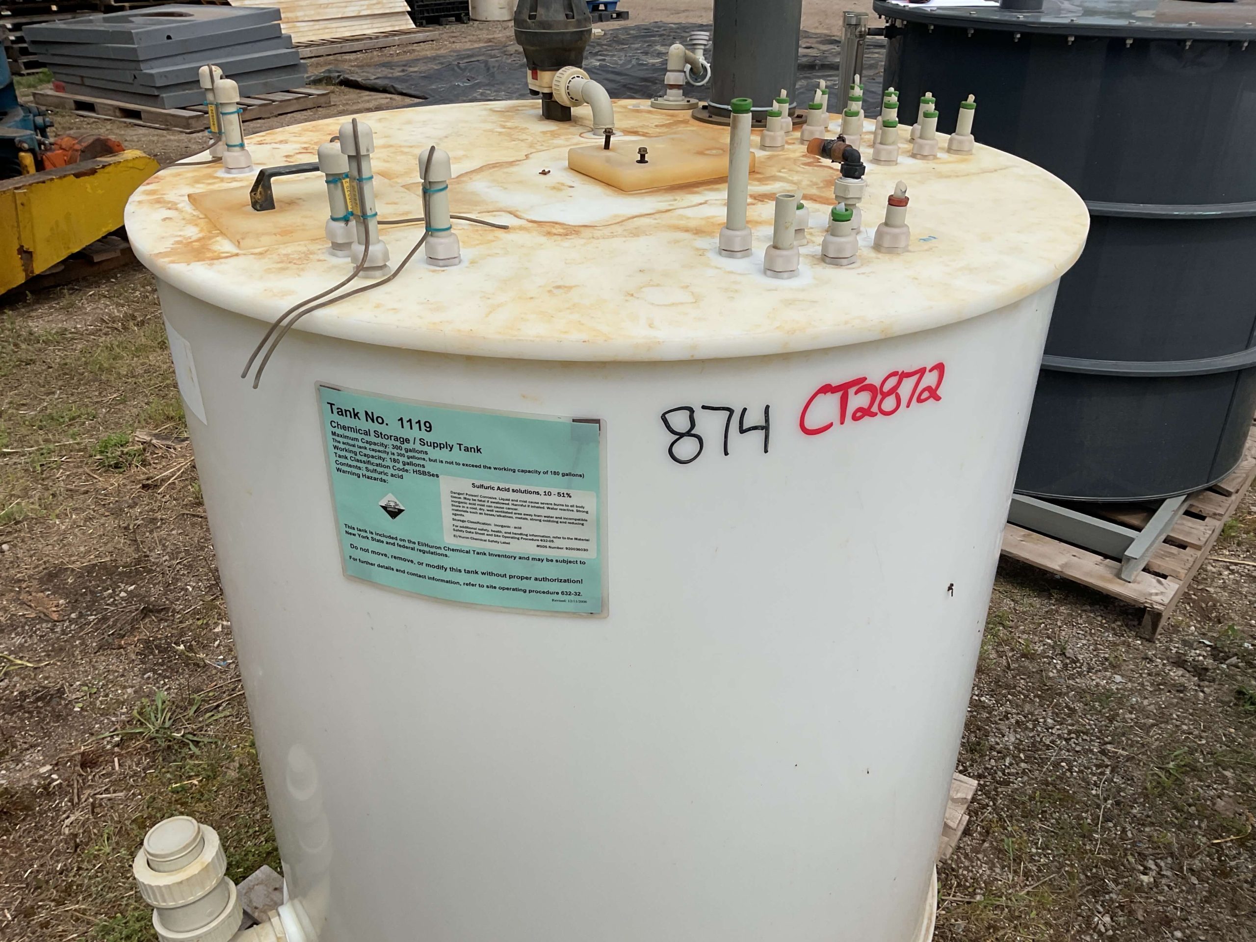 300 Gallon Poly Round Tank CT2872 - Lanco Corporation | Used Industrial ...