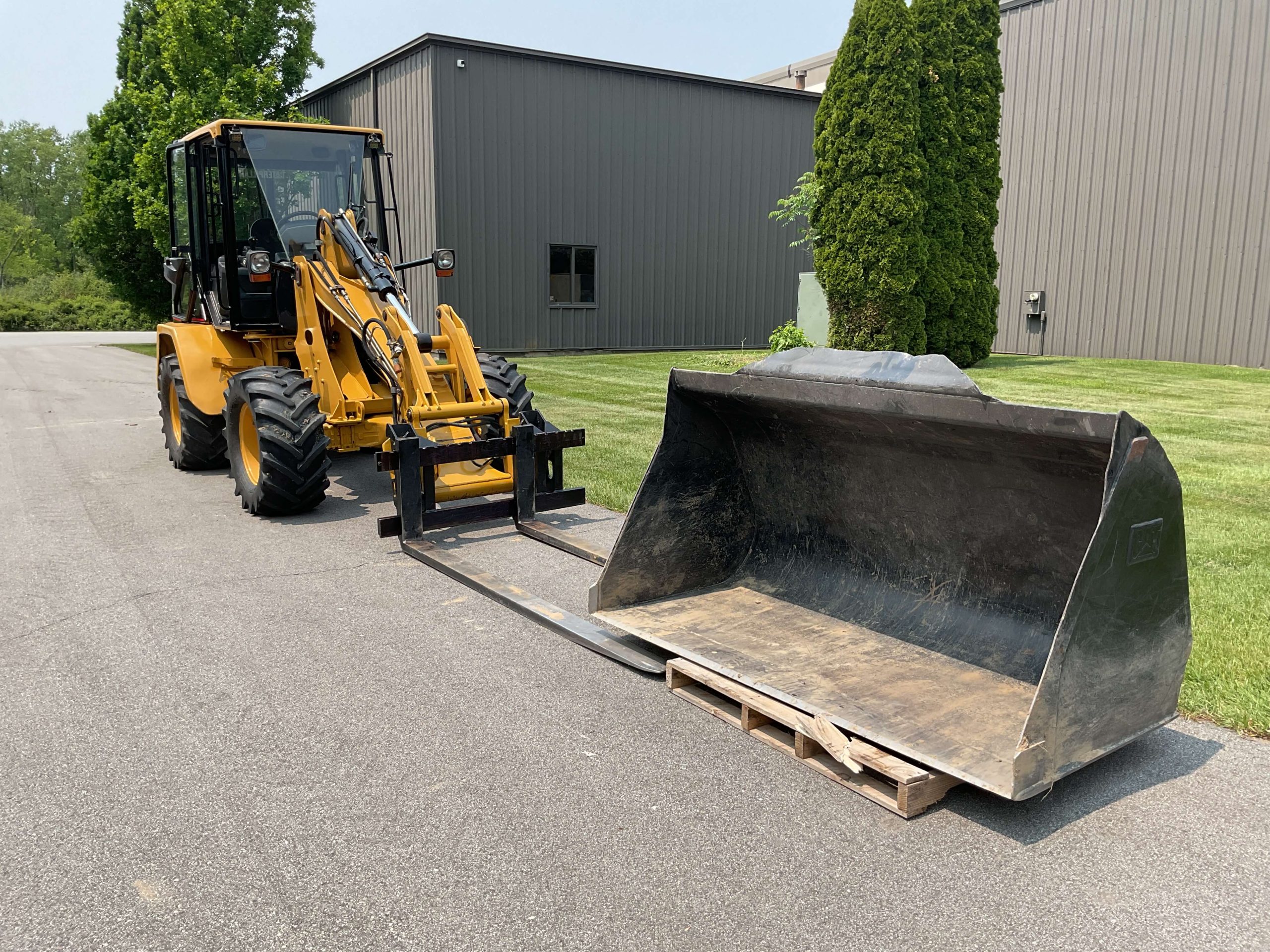 Caterpillar 8,000 Capacity Model 908 Wheel Loader with Bucket FL2078 ...