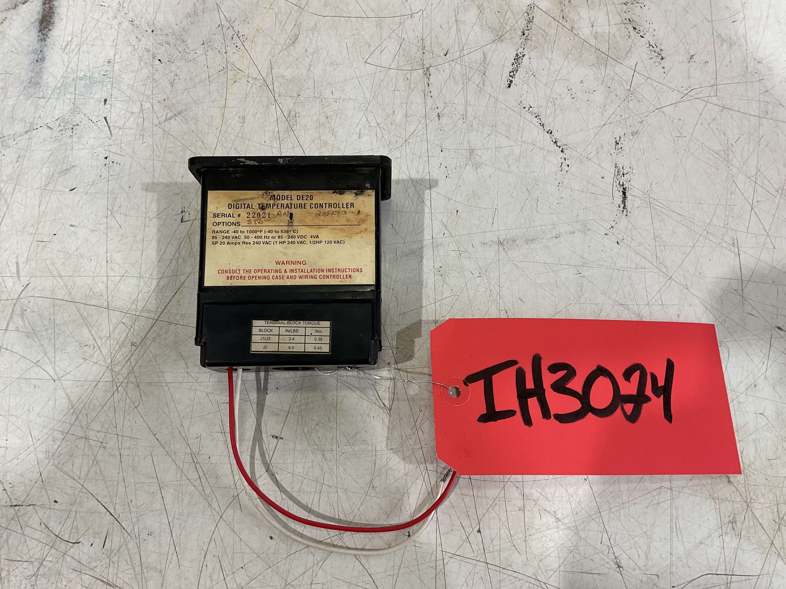 Process Technology T-DE20 Temperature Controller IH3024 - Lanco ...
